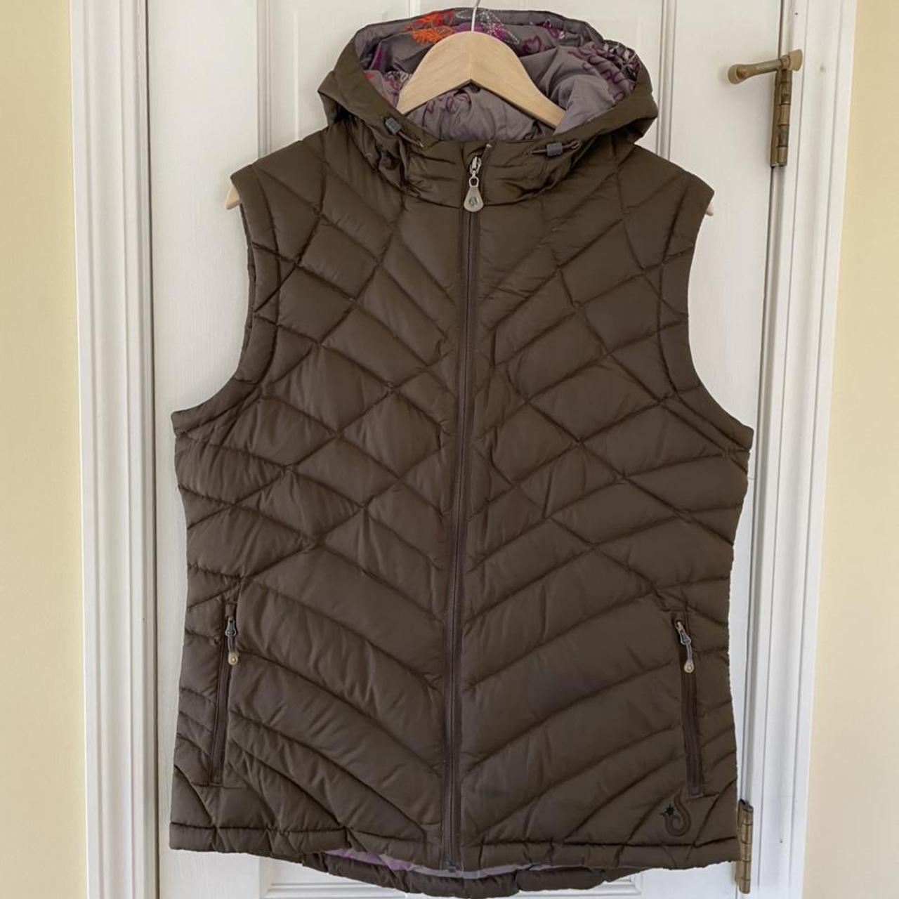 Isis goose down puffer vest Size 14 Great... - Depop