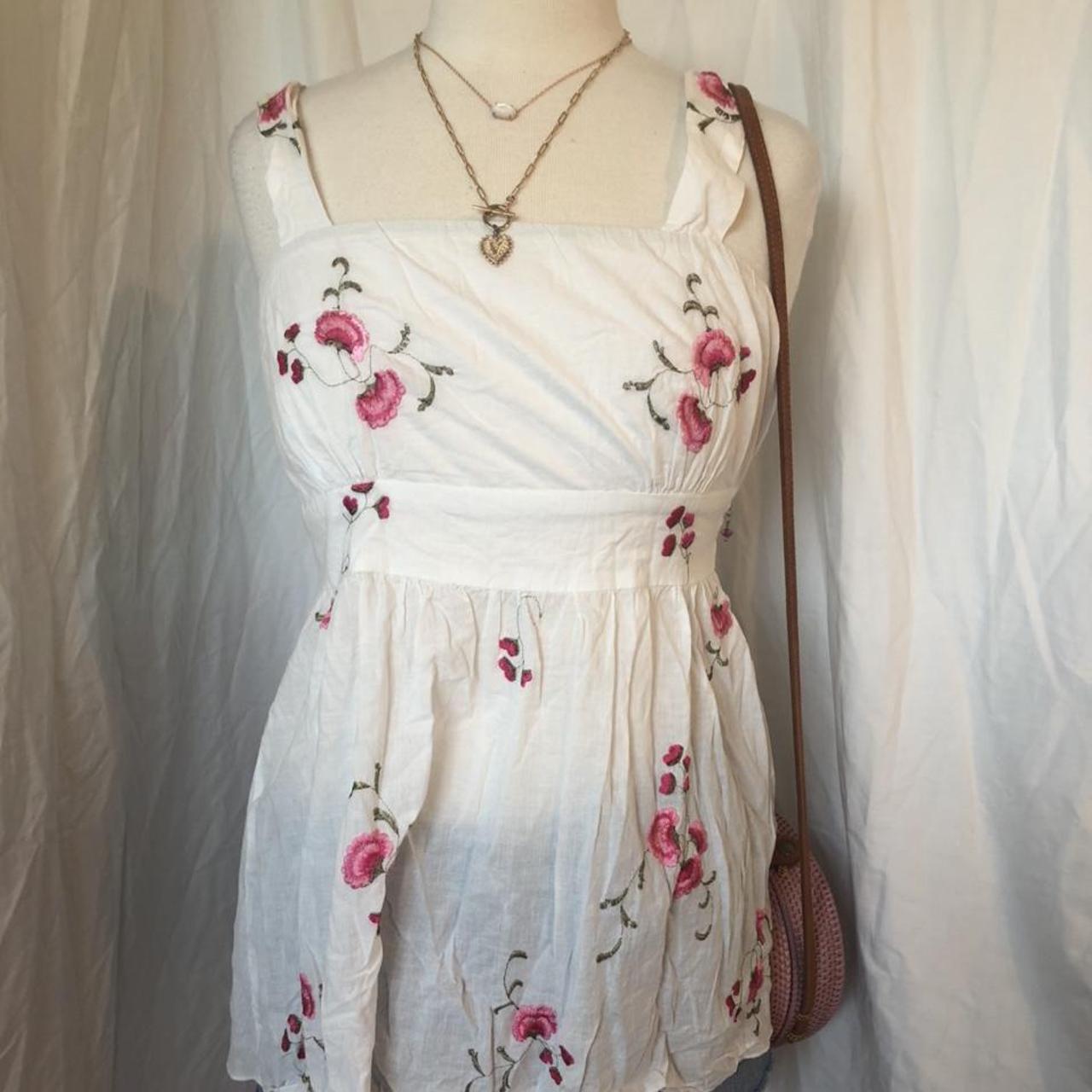 Body Central Women's White and Pink Blouse | Depop