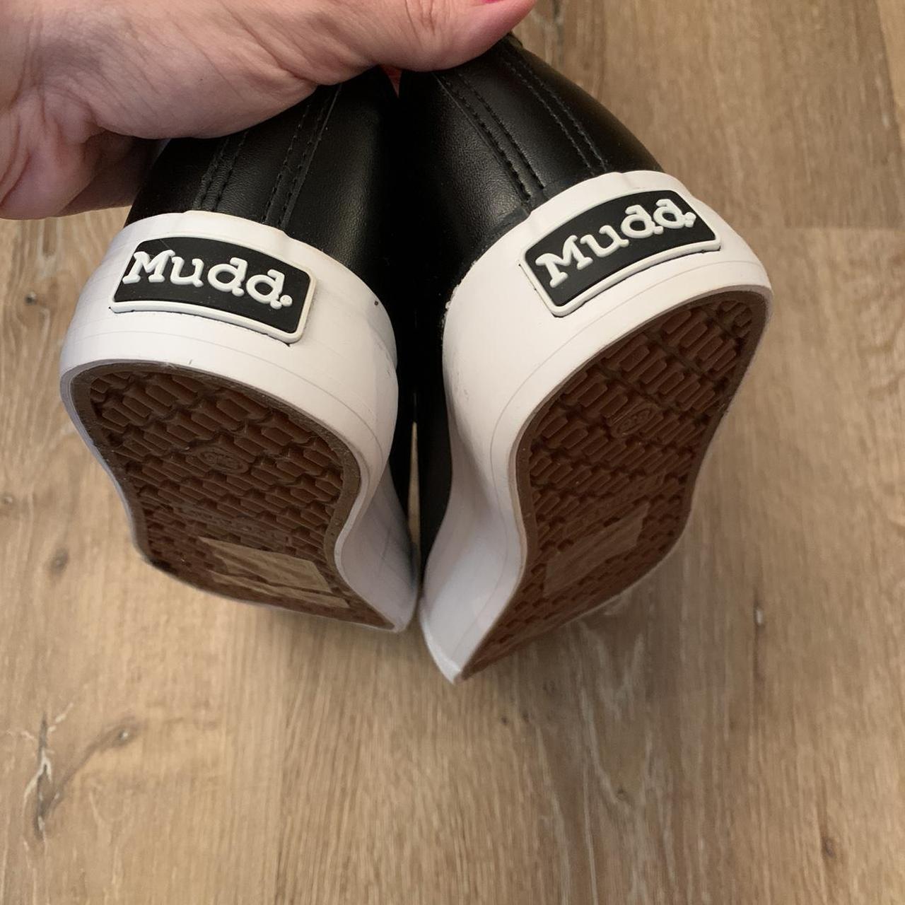 Mudd Clothing Women's Black and White Trainers | Depop