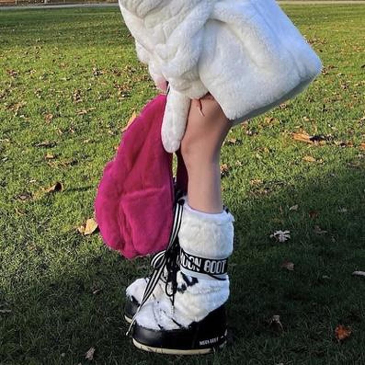 Moon boots GCDS Size UK6-7.5 - Depop