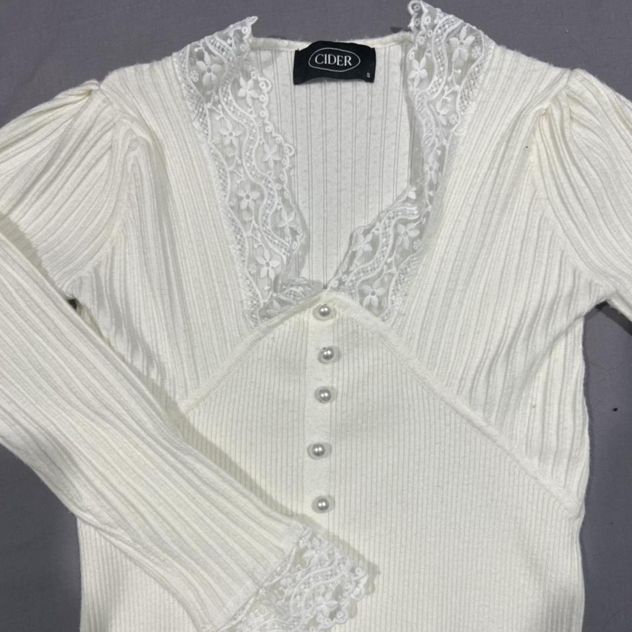 Cider Knit pearl top Size small - Depop