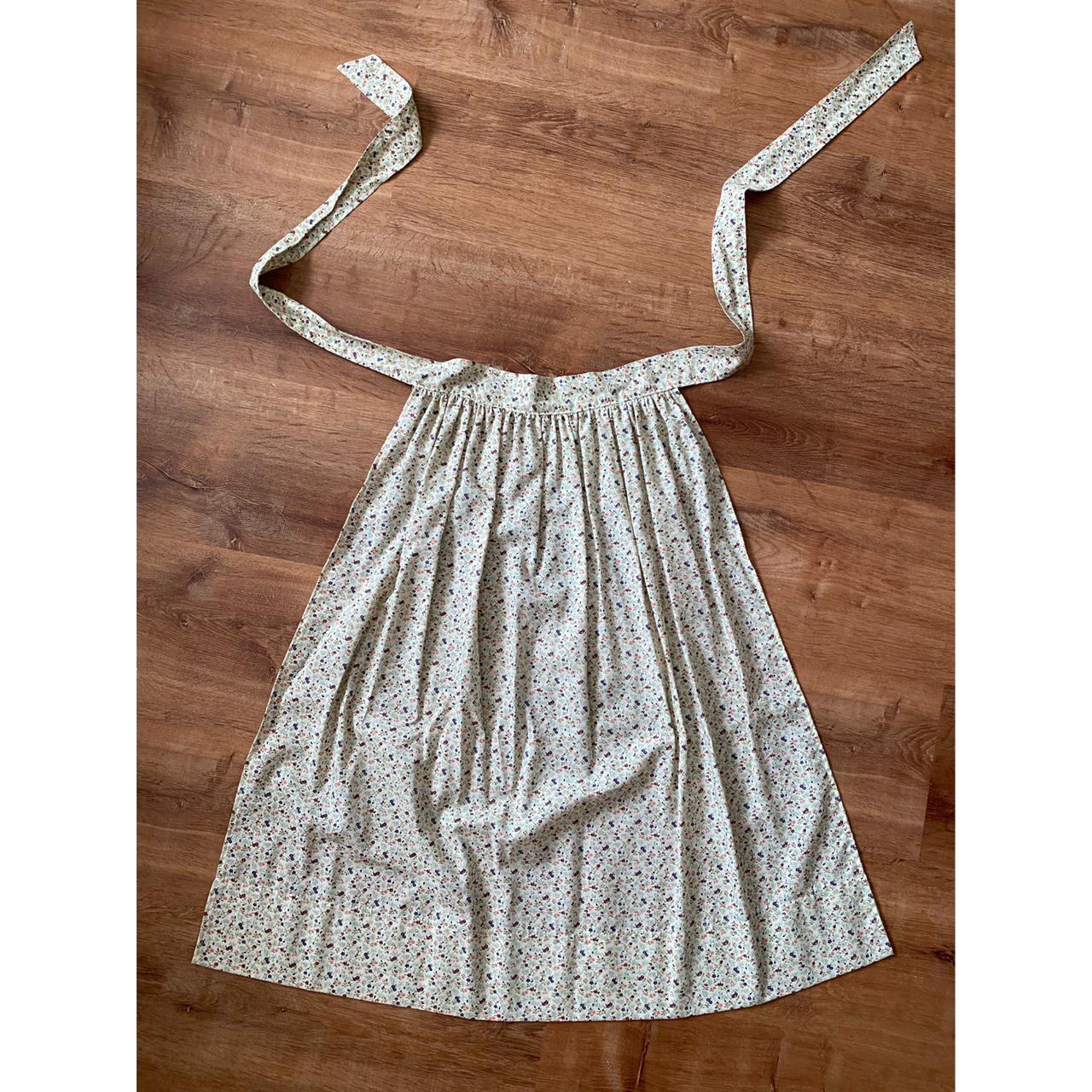 Cute Floral Apron Excellent condition, haven’t... - Depop