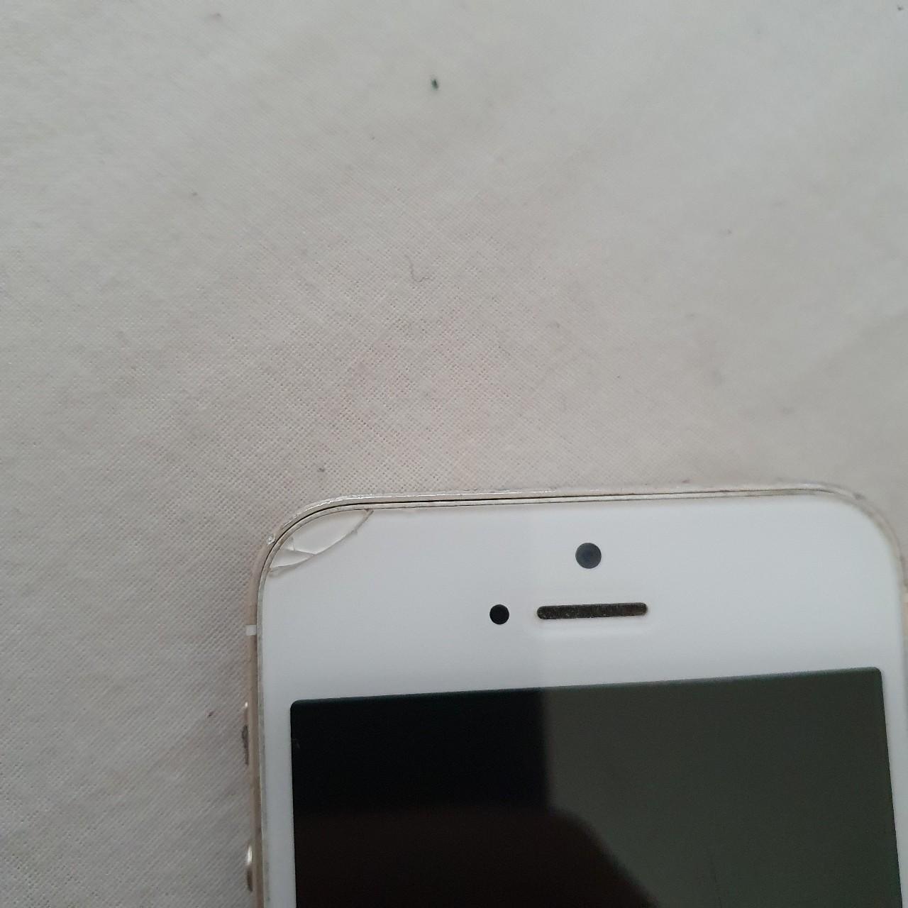 Iphones 4s, poor condition doesnt seem to work but... - Depop