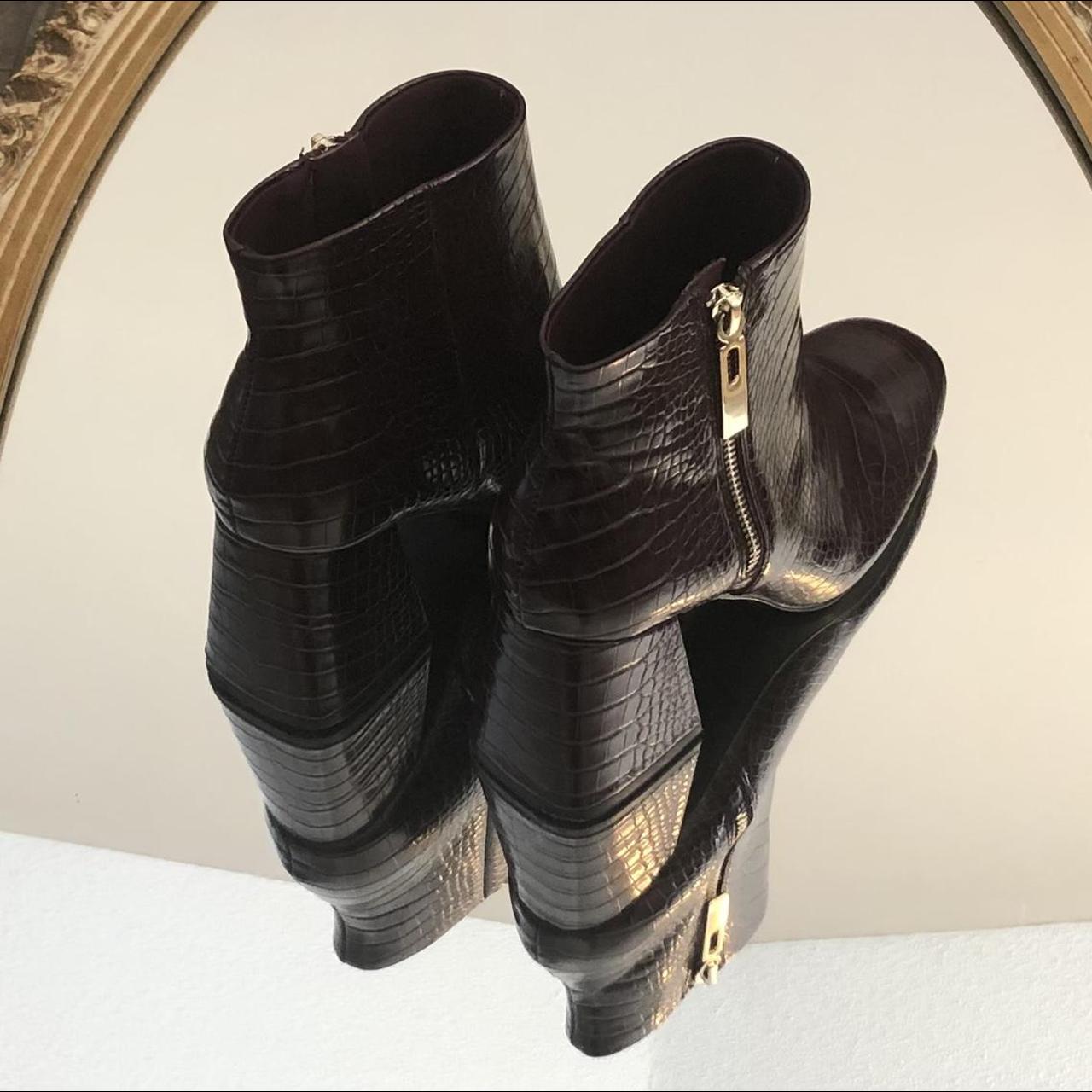 Stradivarius Women's Purple and Burgundy Boots | Depop