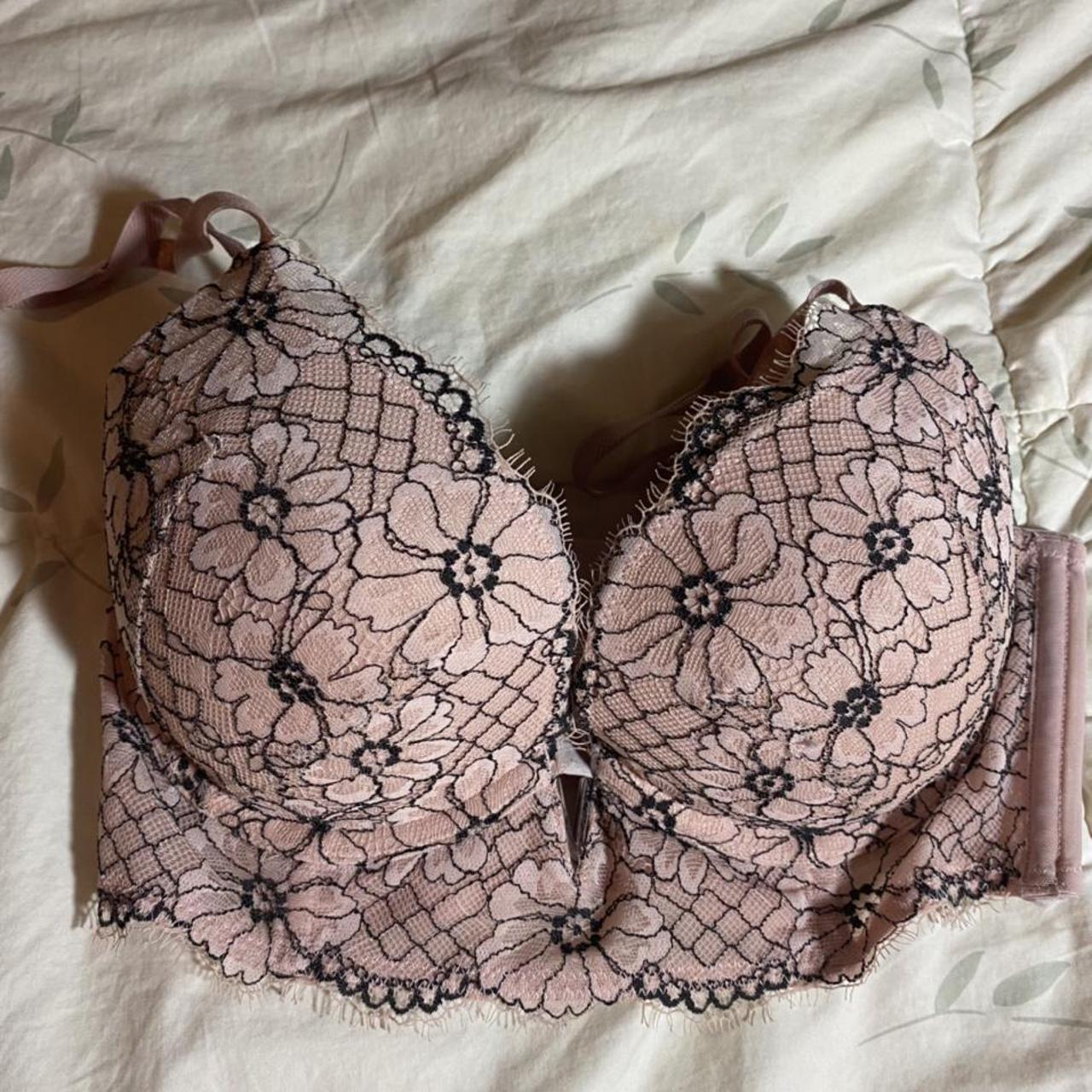 Victoria's Secret Women's Black and Pink Bra | Depop