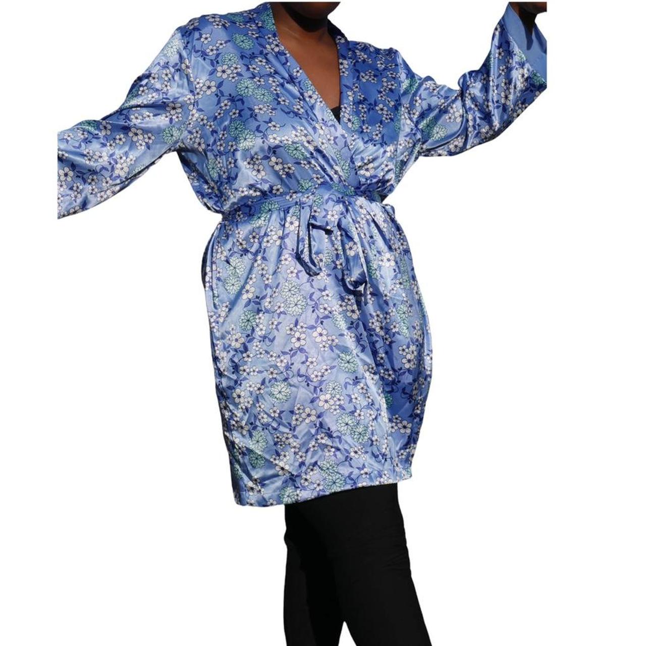 Silk, blue, floral robe Model Measurements... - Depop