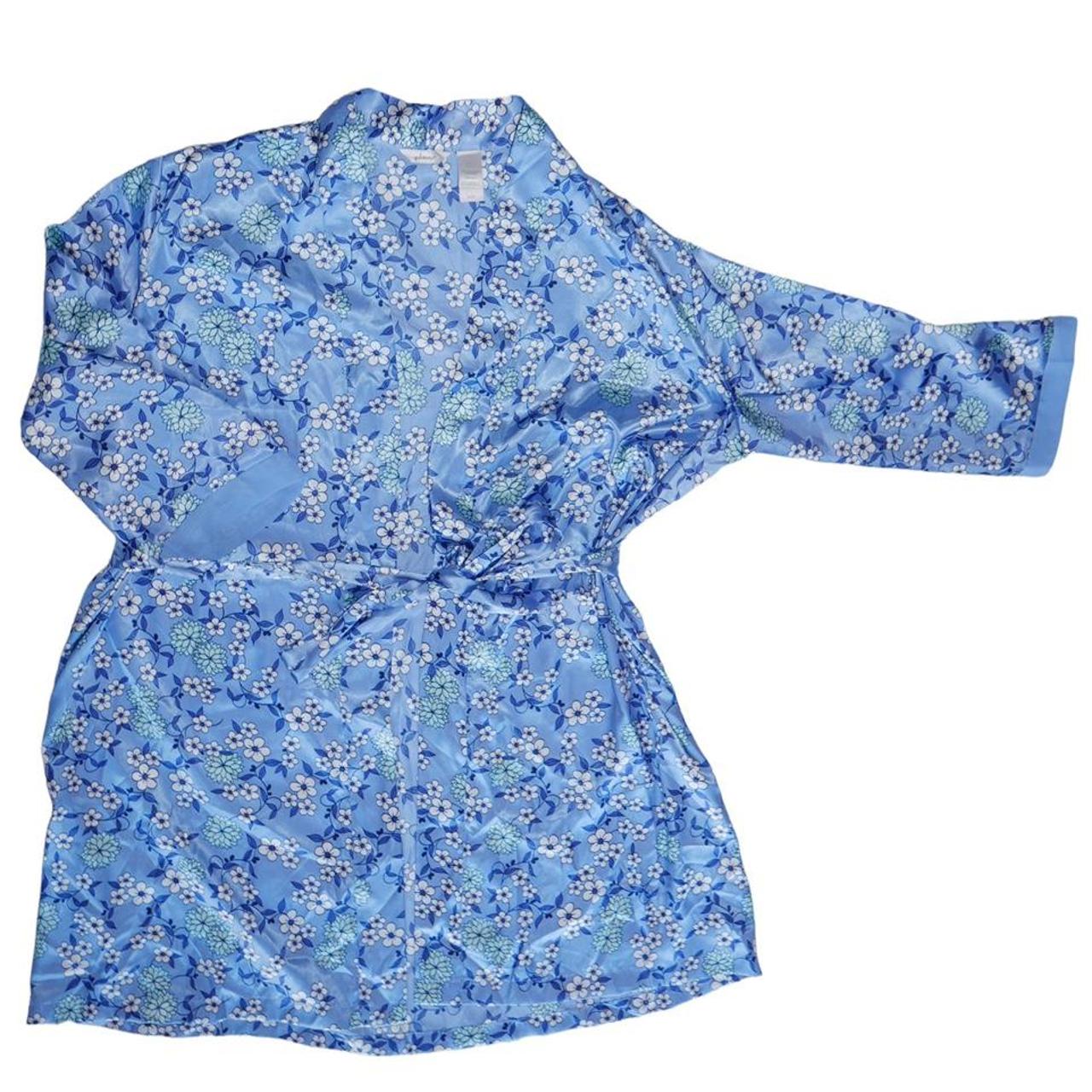 Silk, blue, floral robe Model Measurements... - Depop