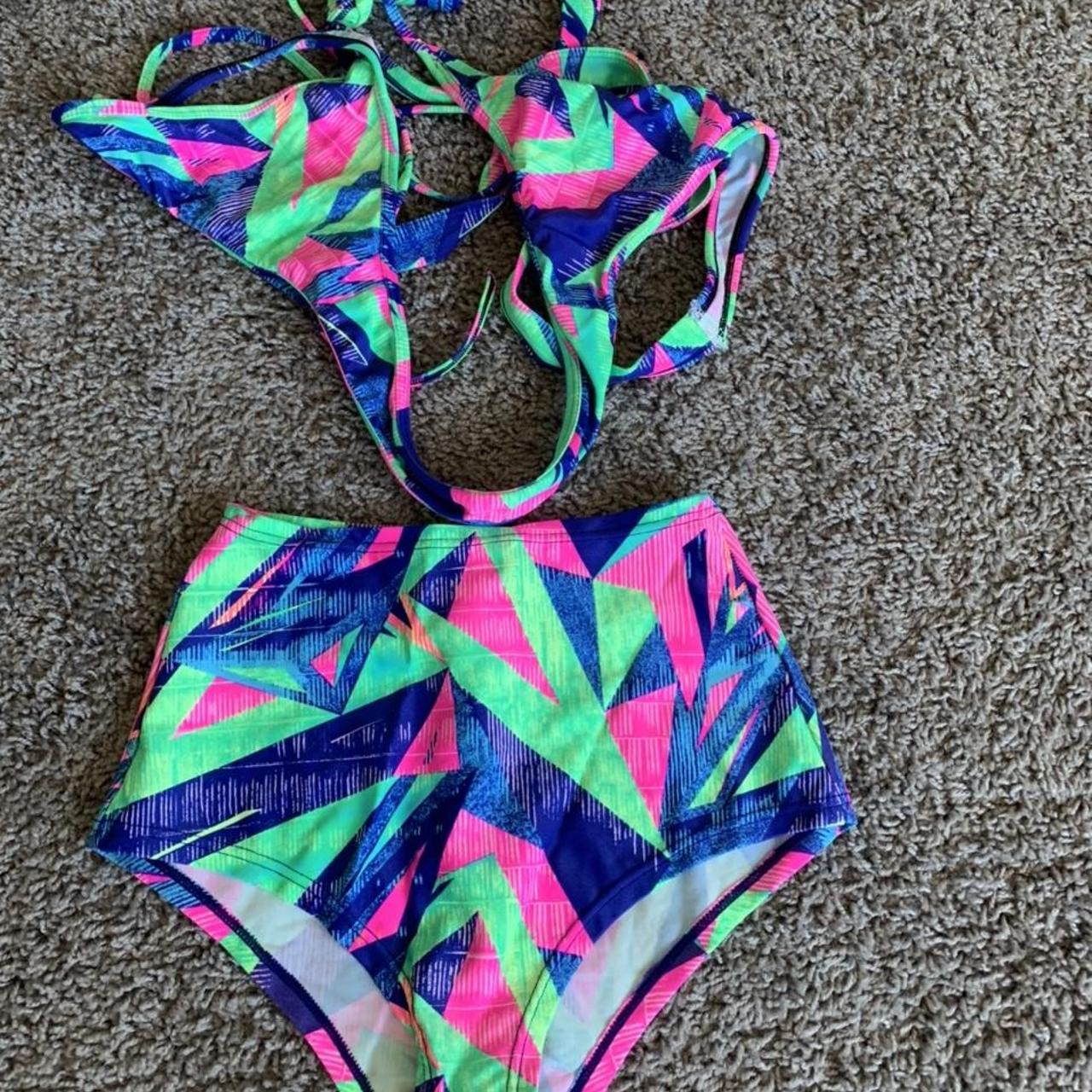 Cute wrap around set for raves/festival mostly fits... - Depop