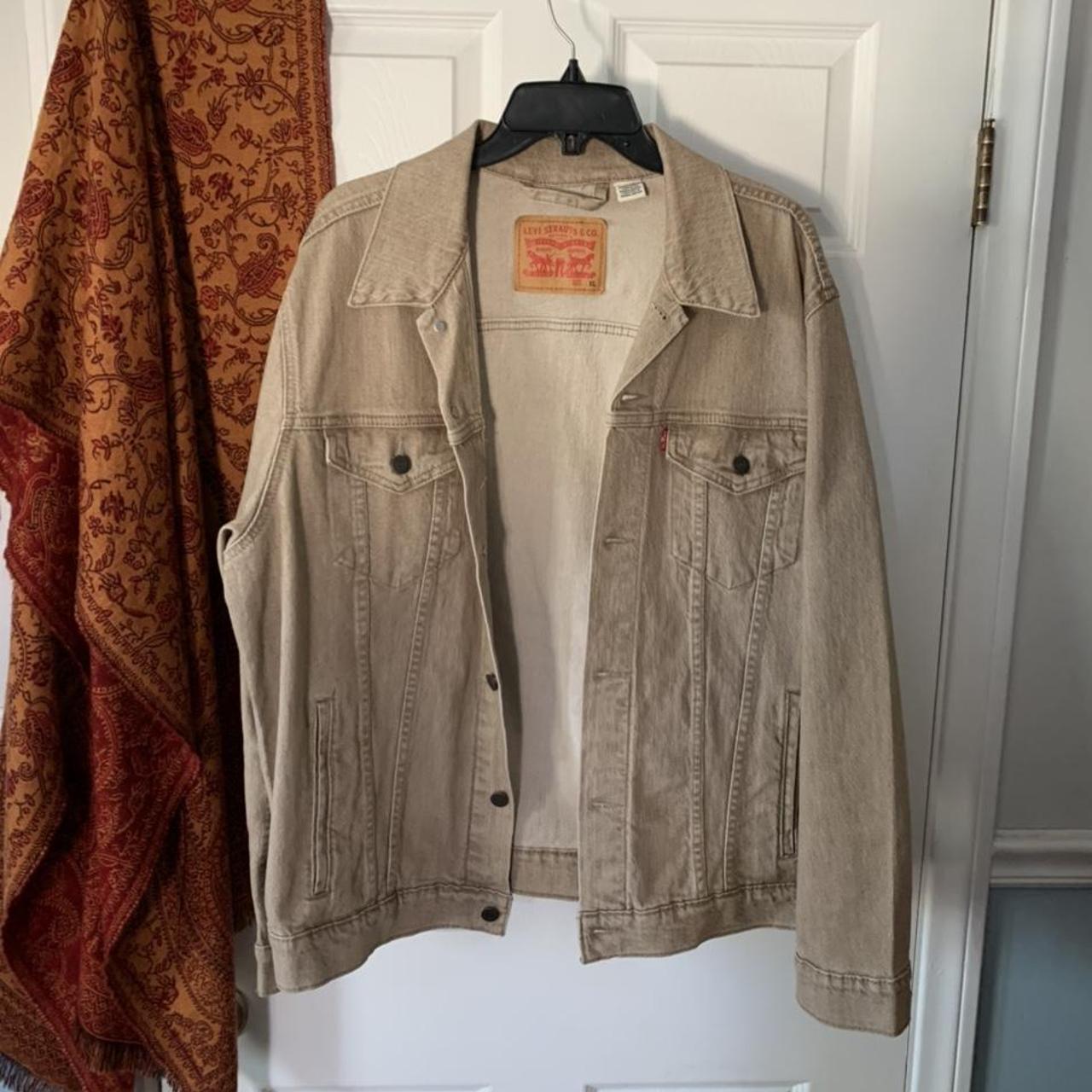 Levi's Men's Tan Jumper | Depop