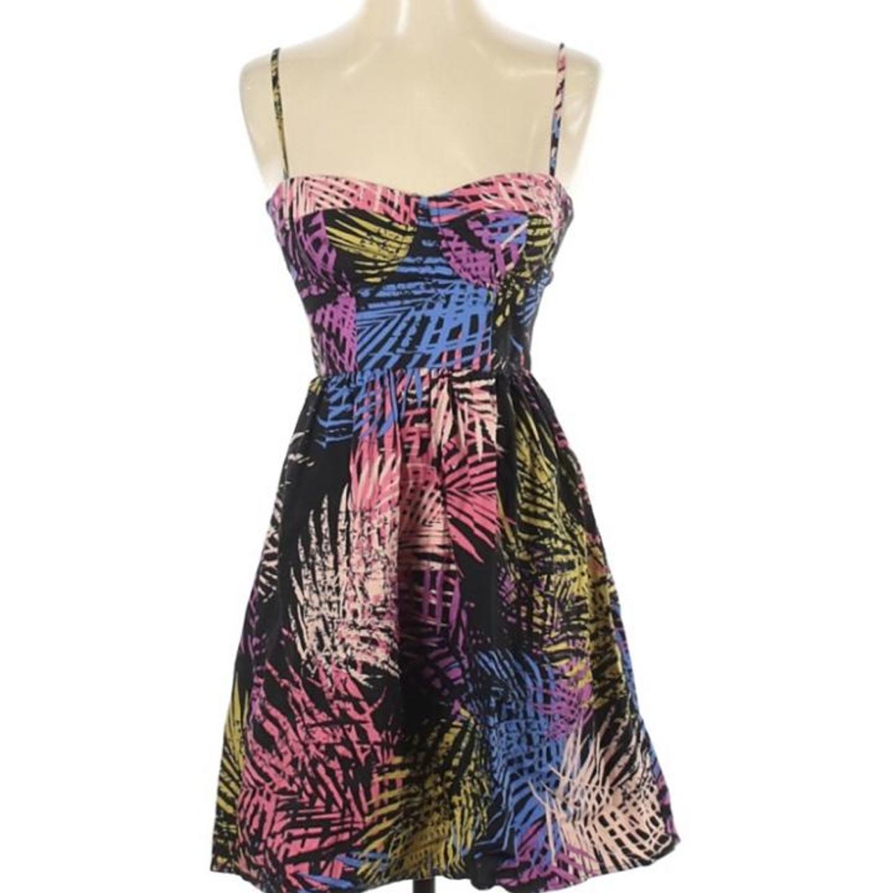 Moda International Casual Dress Size 4 (runs small... - Depop