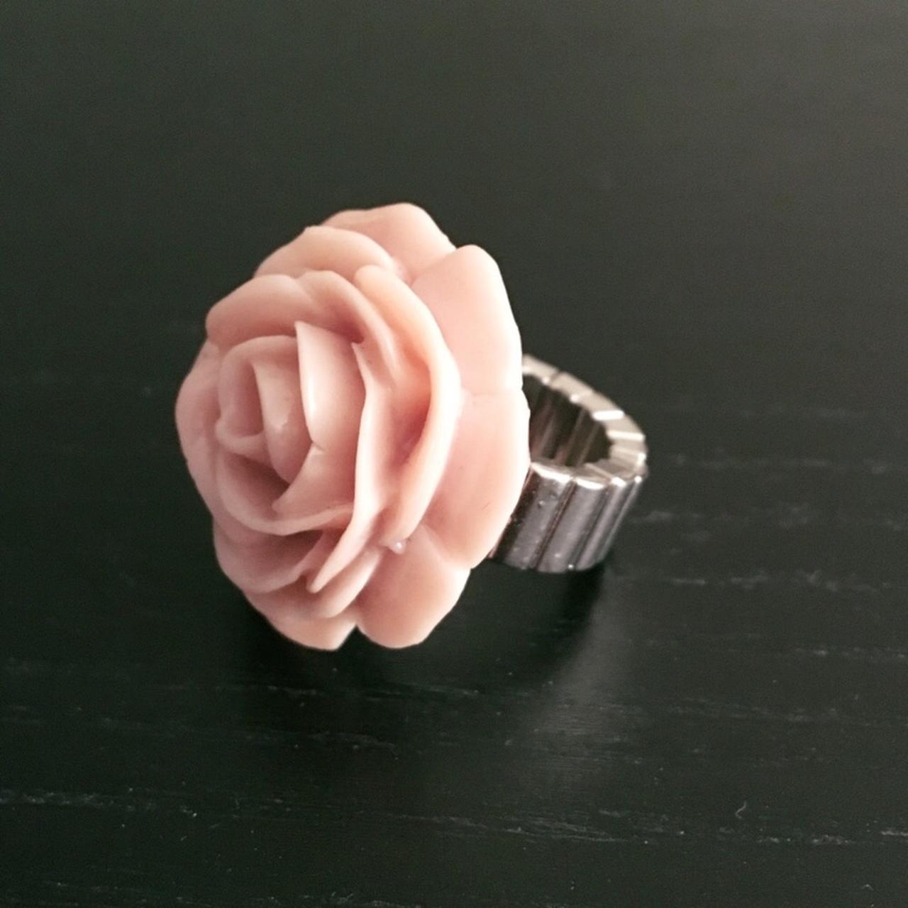 NWOT Large light pink plastic Rose Ring | silver... - Depop