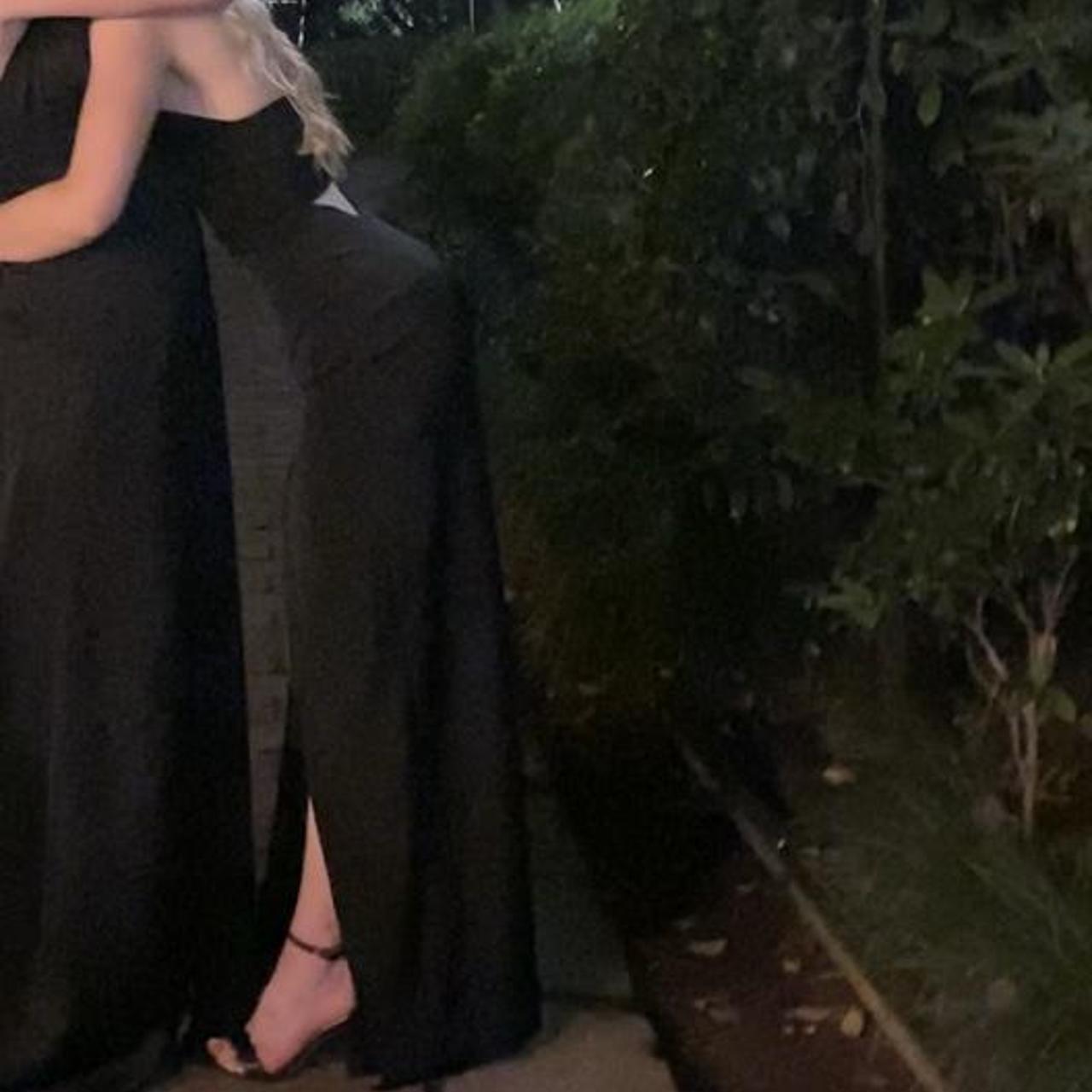 Super flattering dress that can be worn to many... - Depop