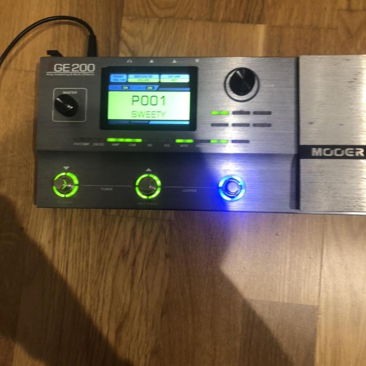 MOOER GE200 guitar effects box , great second hand... - Depop