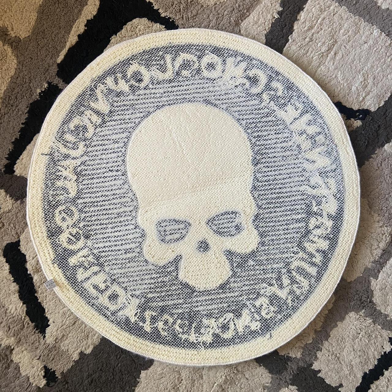 Another rug from Number Nine. Uses the well known... - Depop