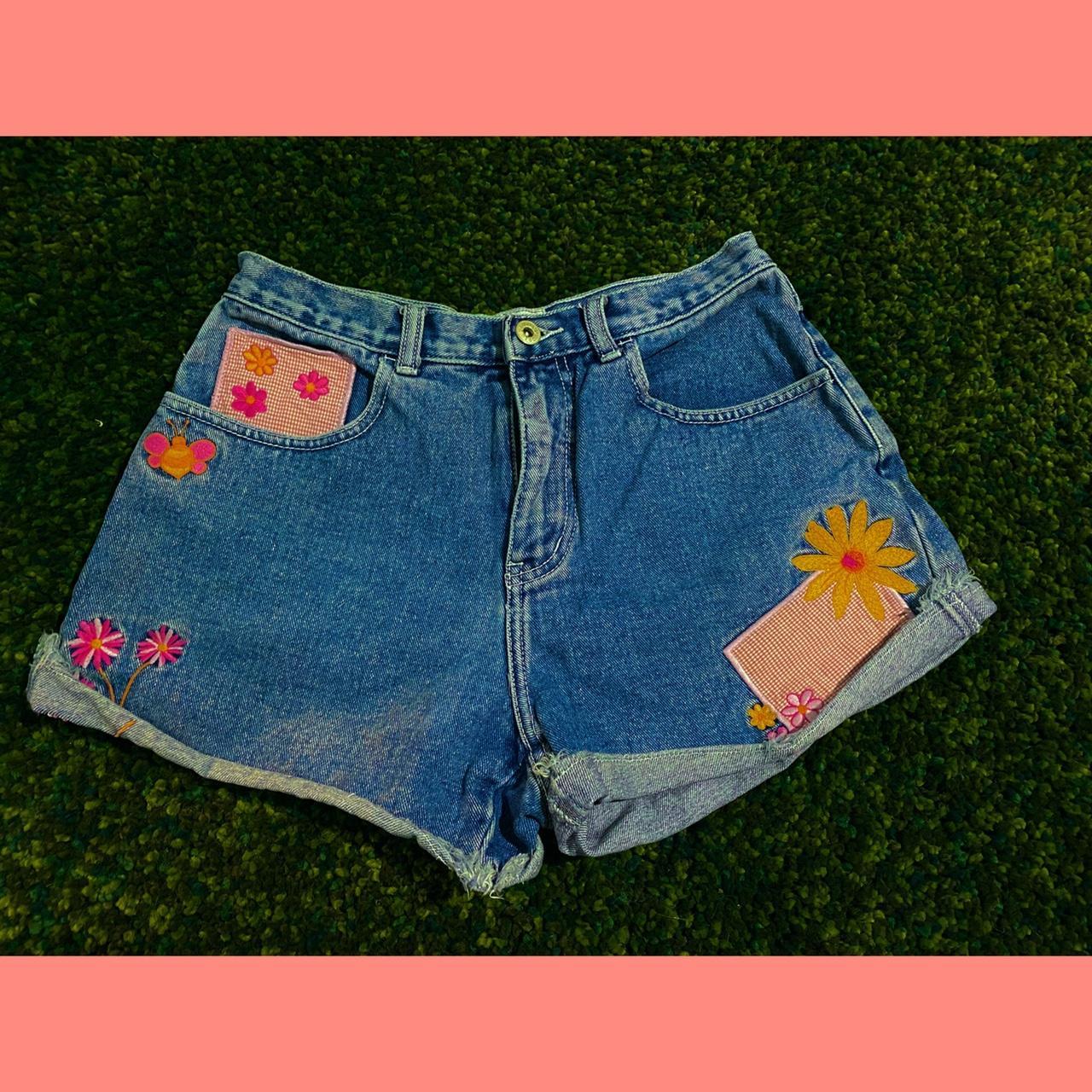“Limited•Too” Flower Shorts - Size 6 Y2K style!!... - Depop
