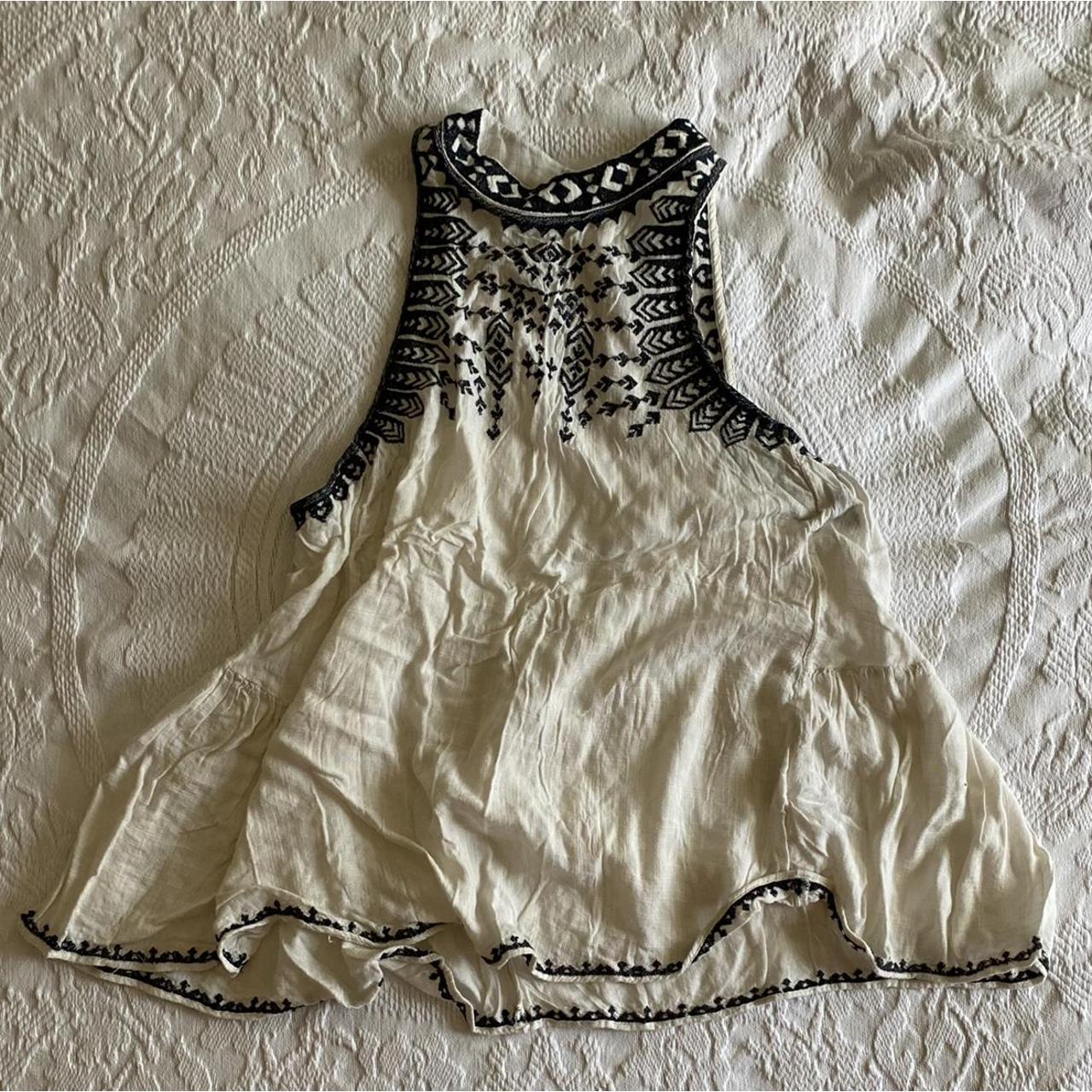 Ecote Women's Cream and Black Vest | Depop