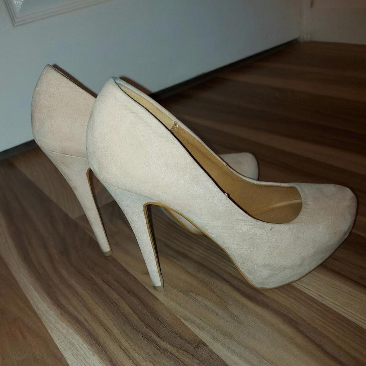 New Look Women's Cream Courts | Depop