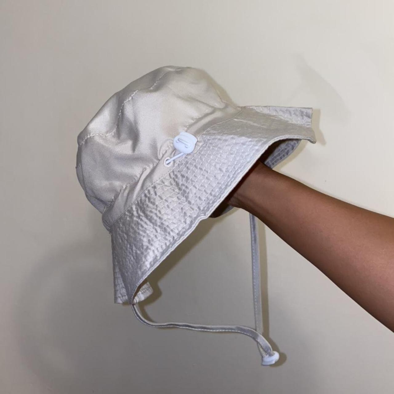 Beige explorer/bucket hat NEVER WORN - Depop