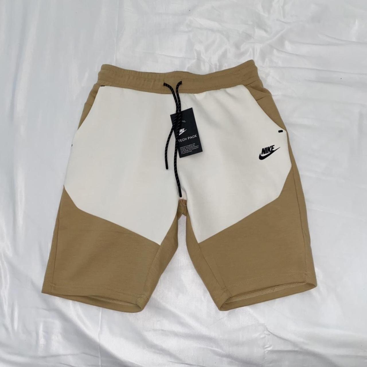 Nike tech Fleece short - Depop