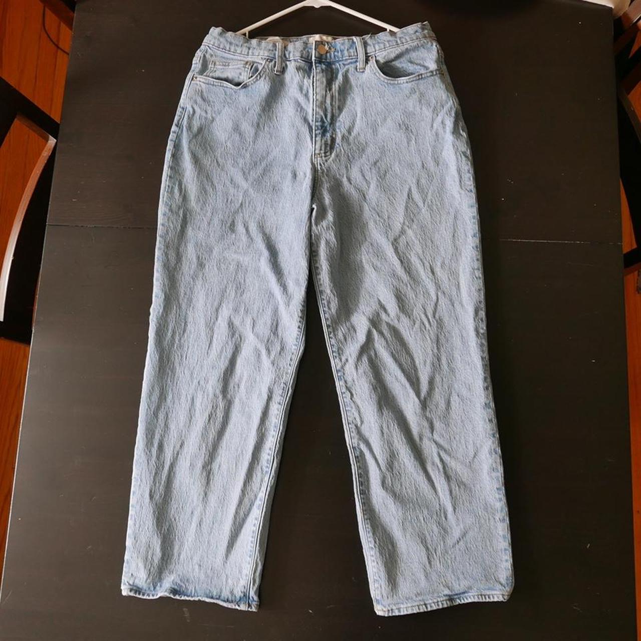 cute lightwash & high-waisted mom jeans! these jeans... - Depop