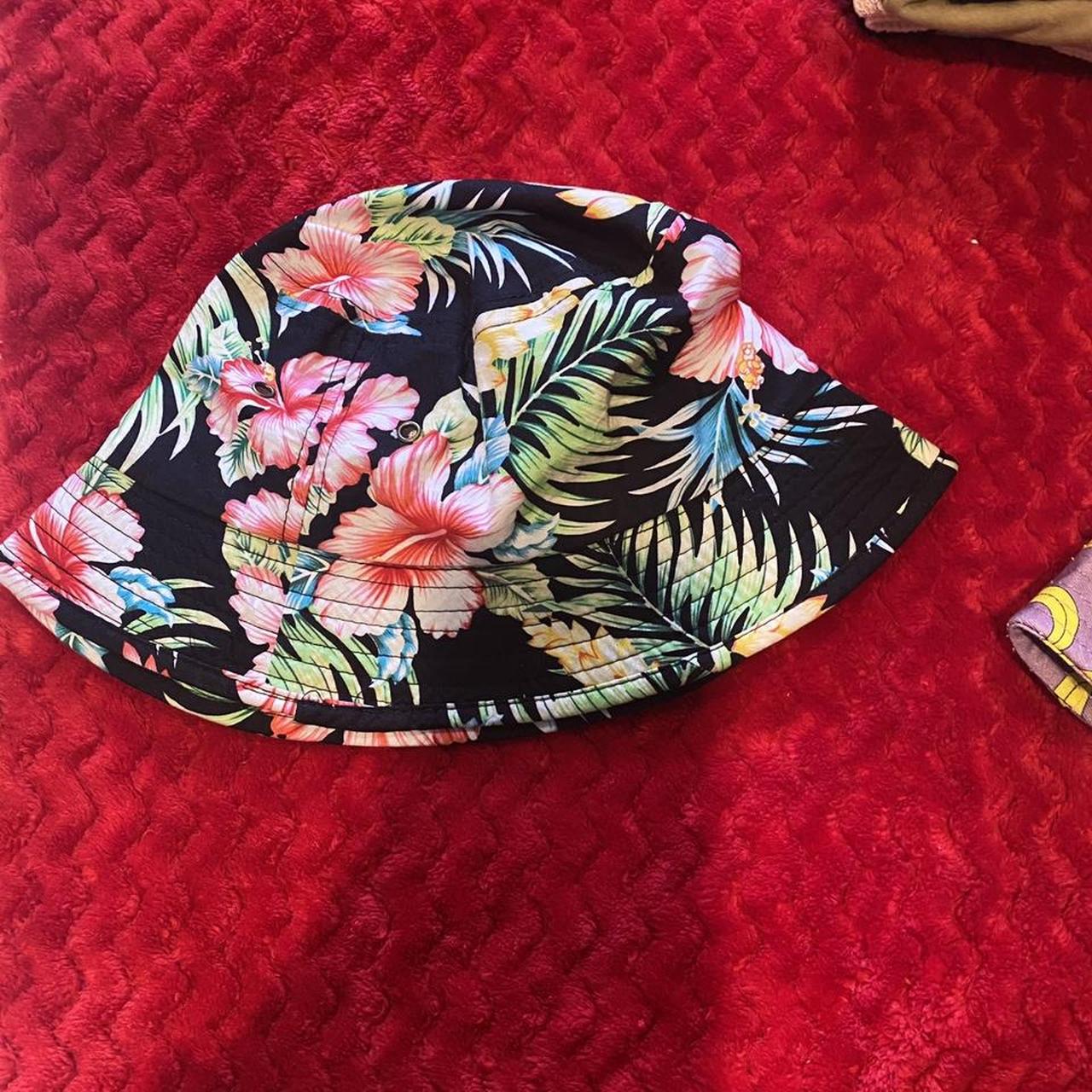 ron jon flower bucket hat- fits a small head... - Depop