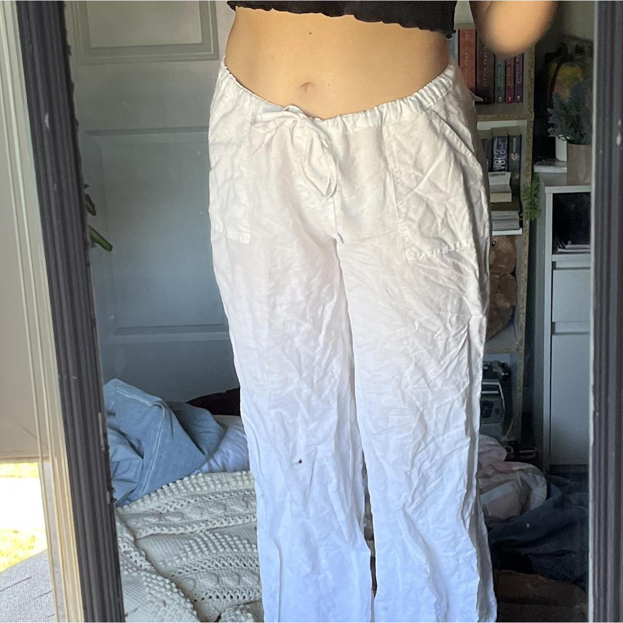 low rise white pants size: 9 but they have a tie... - Depop