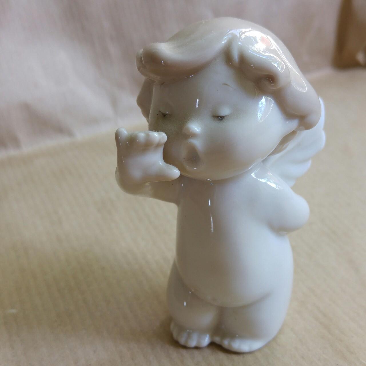 Puttino di porcellana Morena Porcelana, in perfette... - Depop