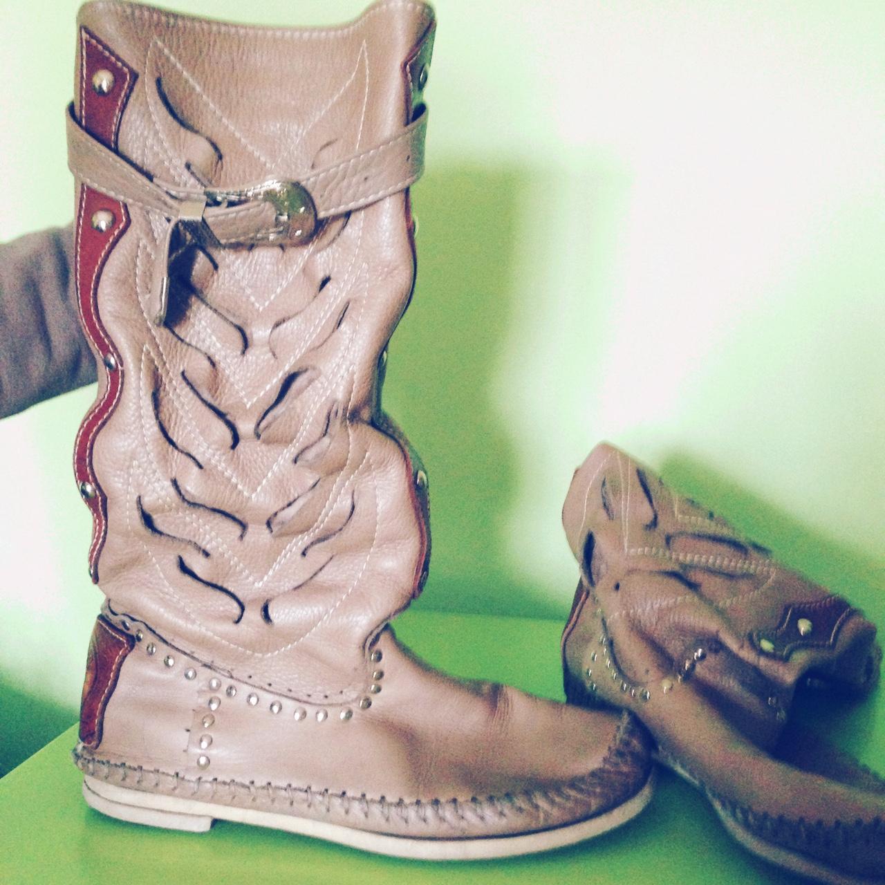 Stivaletti indianini hector originali color fango... - Depop