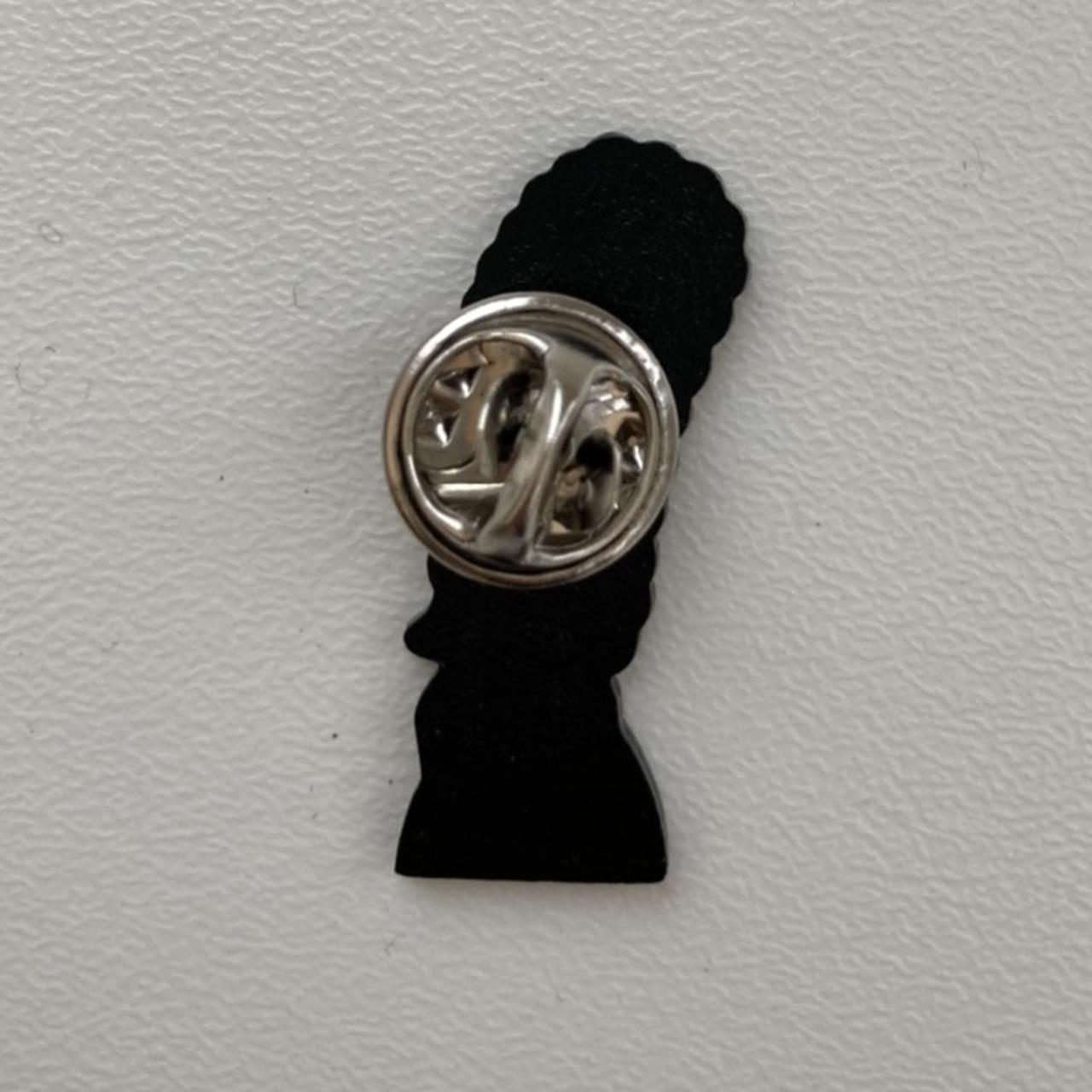 Marge and Homer Simpson enamel pin badge Please... - Depop