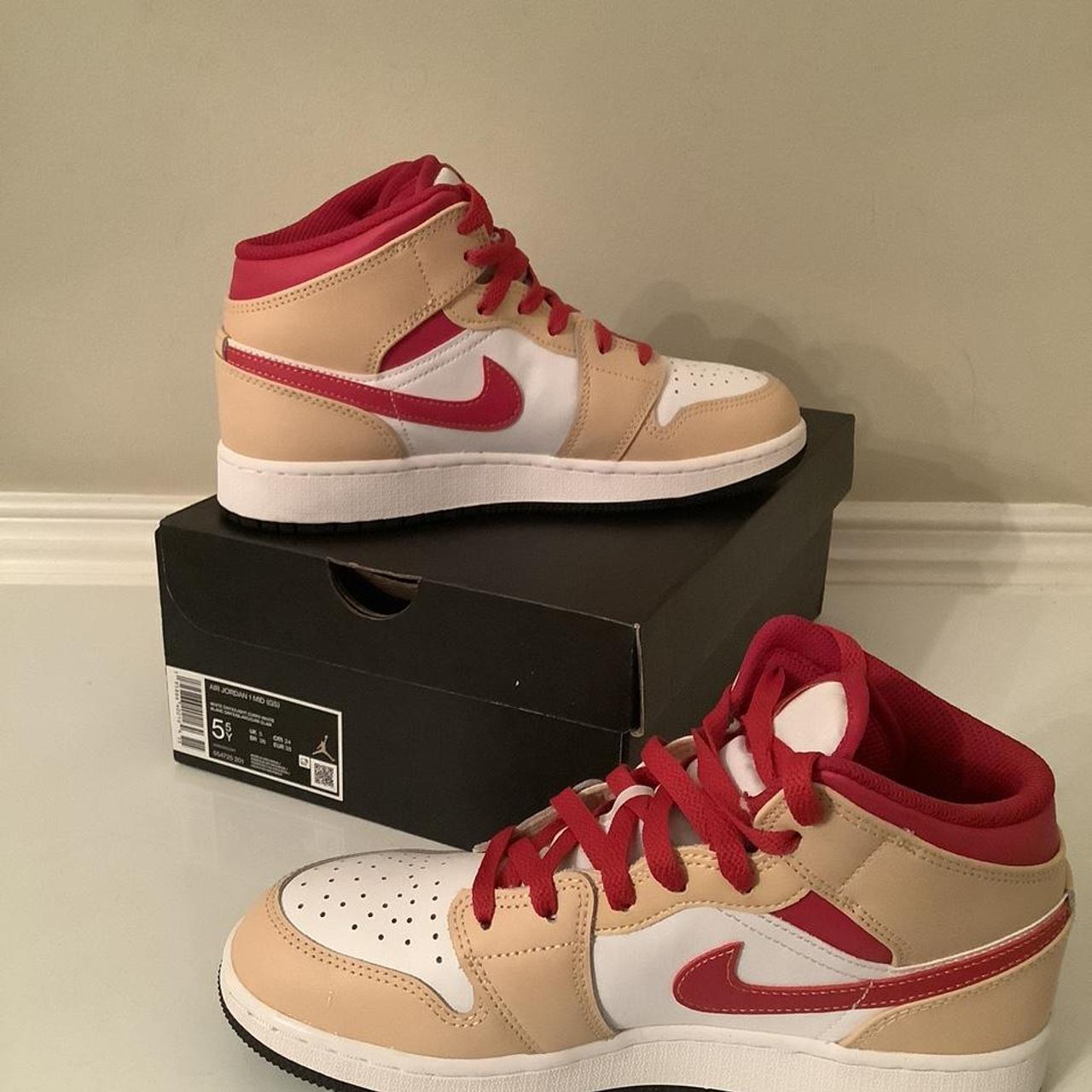 Girls Air Jordan 1 Mid youth size 5.5Y in great... - Depop