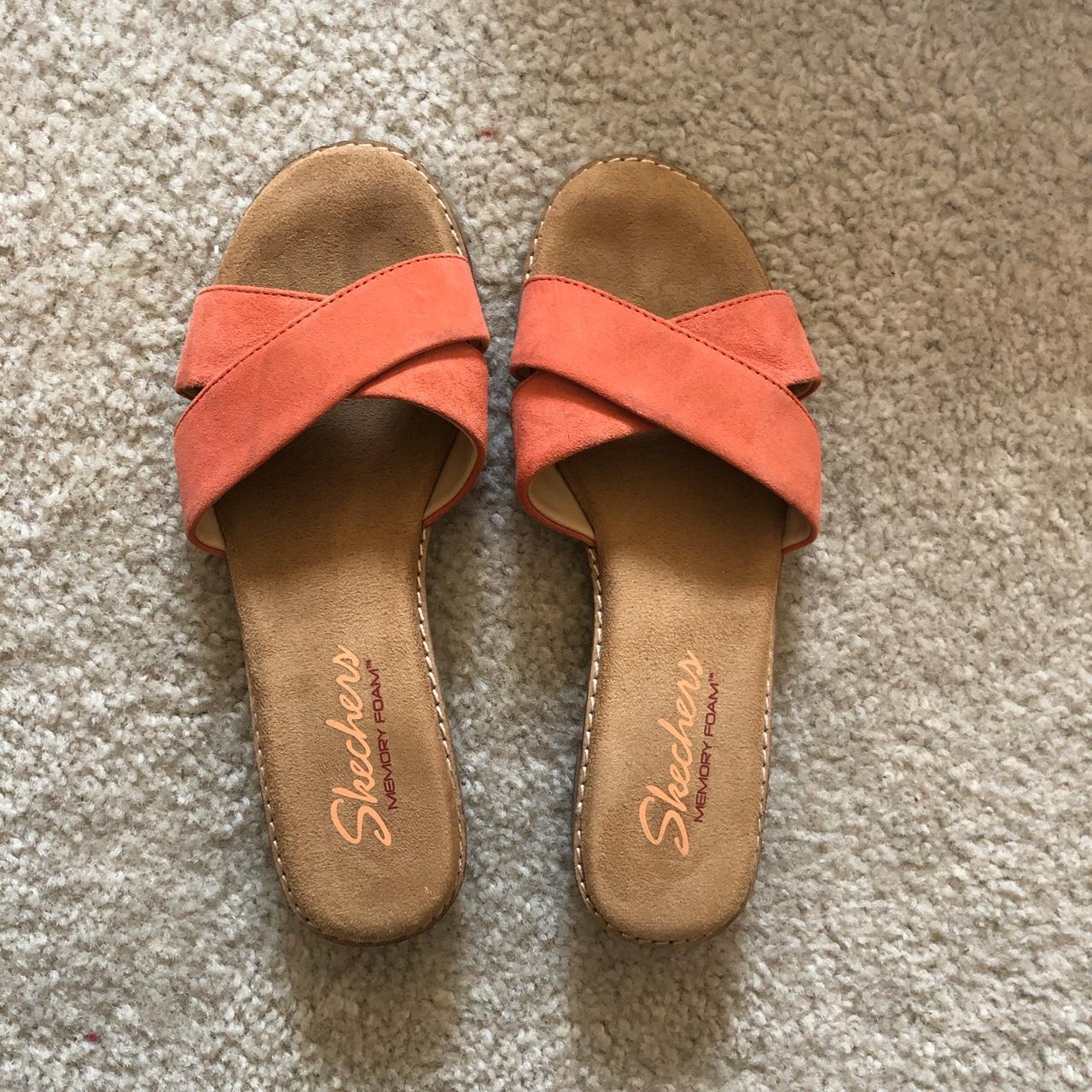 Sketchers very comfy flat sandals with teeny heel