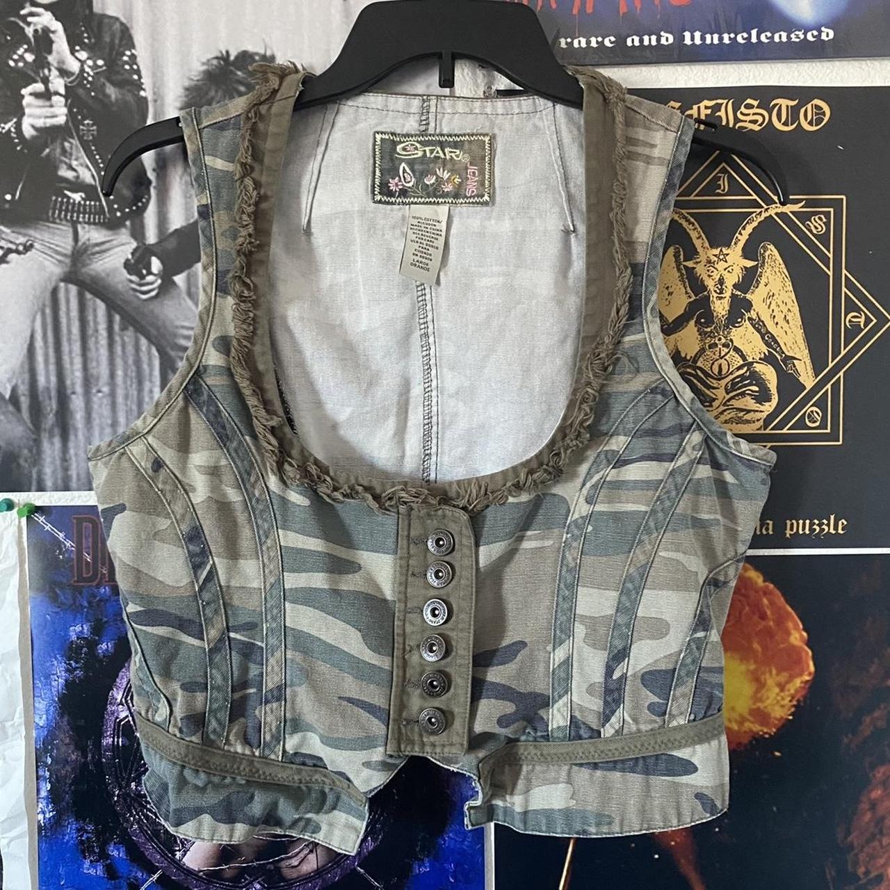 Supa cute camo underbust vest! No flaws just too big... - Depop