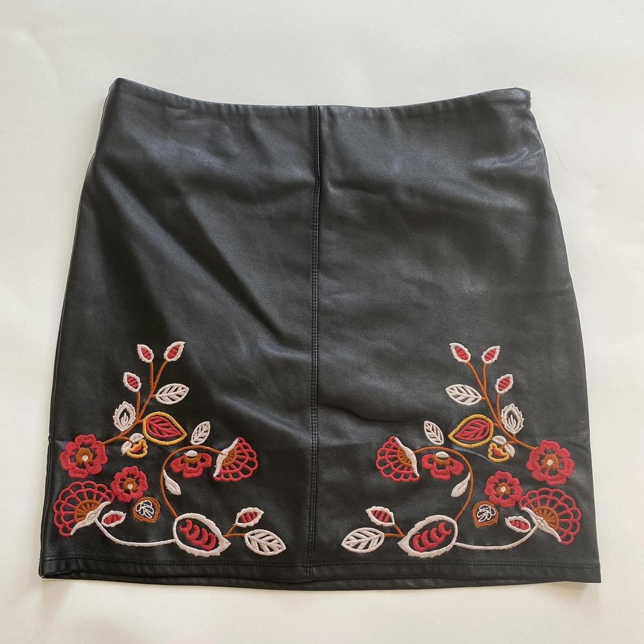 Romeo and Juliet Couture Embroidered skirt Size:... - Depop Romeo and Juliet Couture Embroidered skirt Size:... - Depop