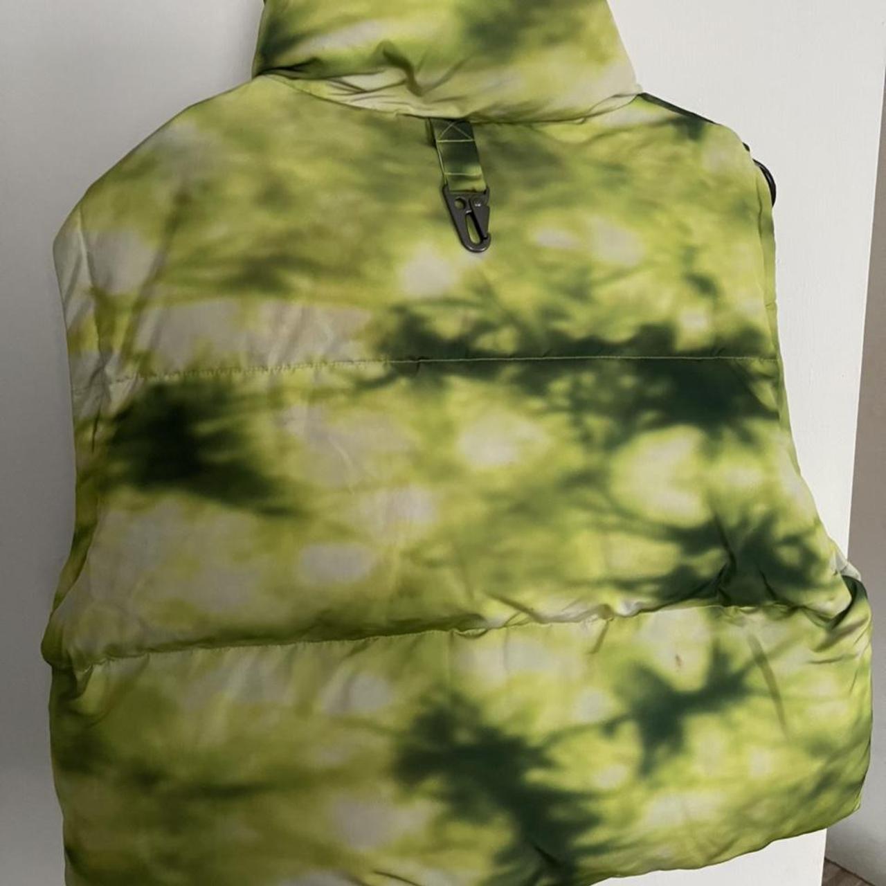 Daily Paper Women's Green and Black Gilet | Depop