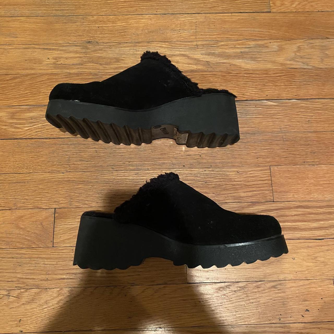 Black Fuzzy Clogs 🖤🖤 Lined with fuzz. ⚠️Wide... - Depop
