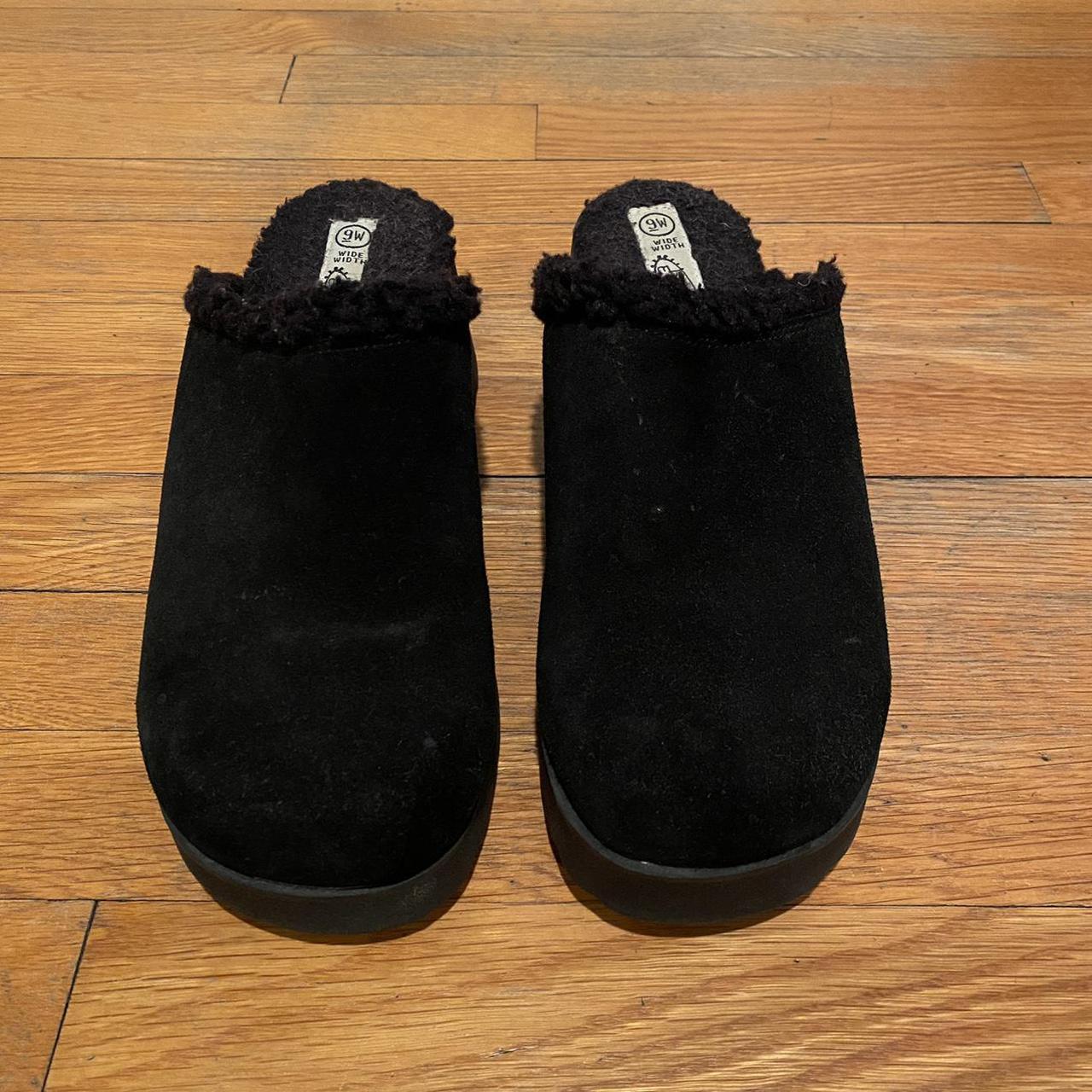 Black Fuzzy Clogs 🖤🖤 Lined with fuzz. ⚠️Wide... - Depop