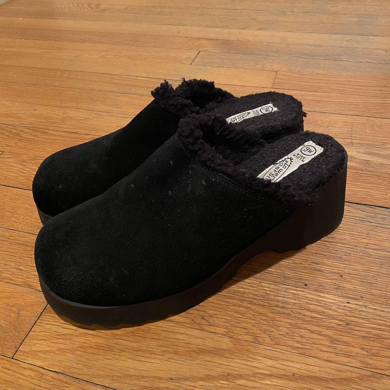 Black Fuzzy Clogs 🖤🖤 Lined with fuzz. ⚠️Wide... - Depop