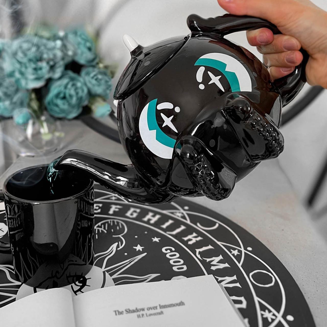 CTHULHU TEA POT DAMAGES: chip in the brim of the... - Depop