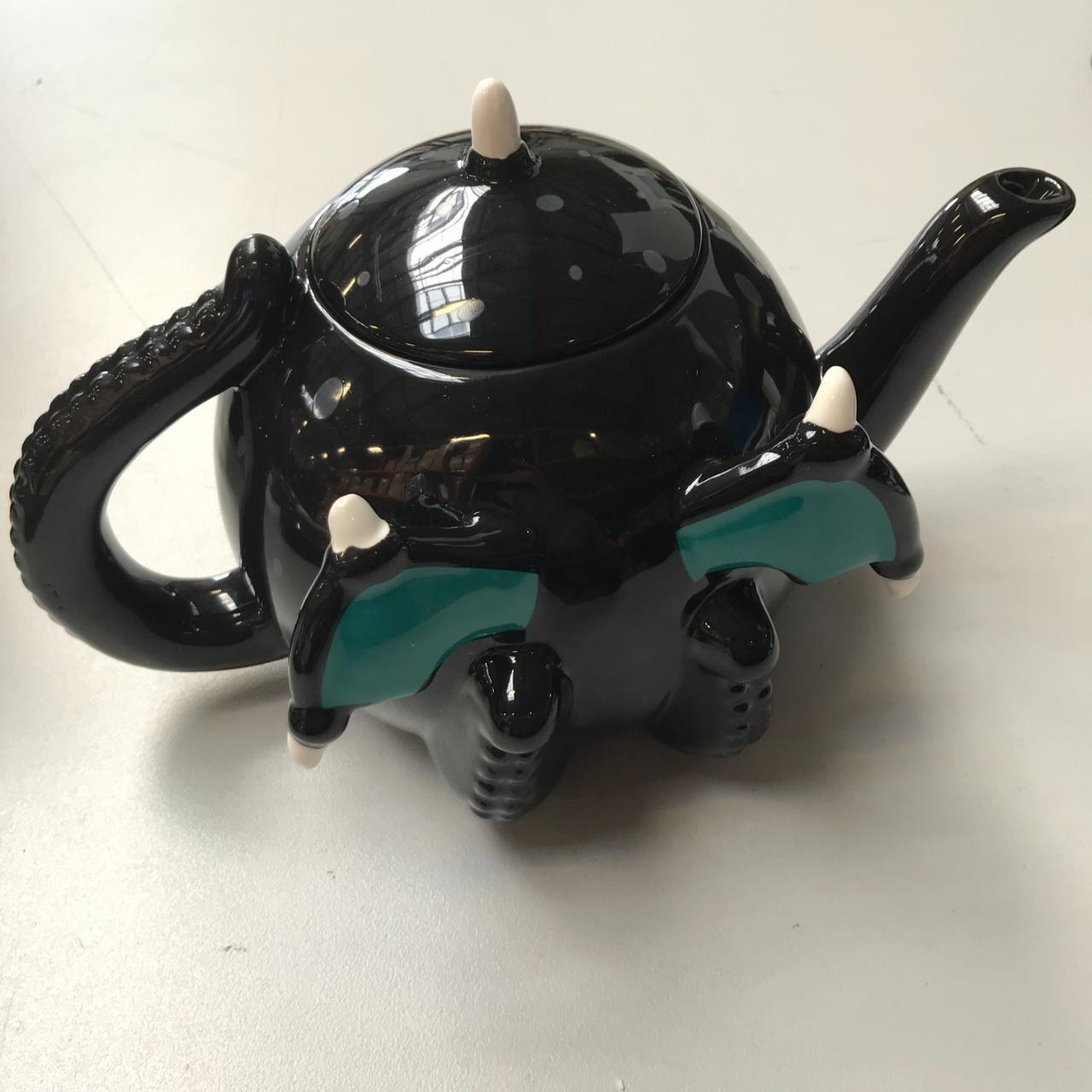CTHULHU TEA POT DAMAGES: chip in the brim of the... - Depop