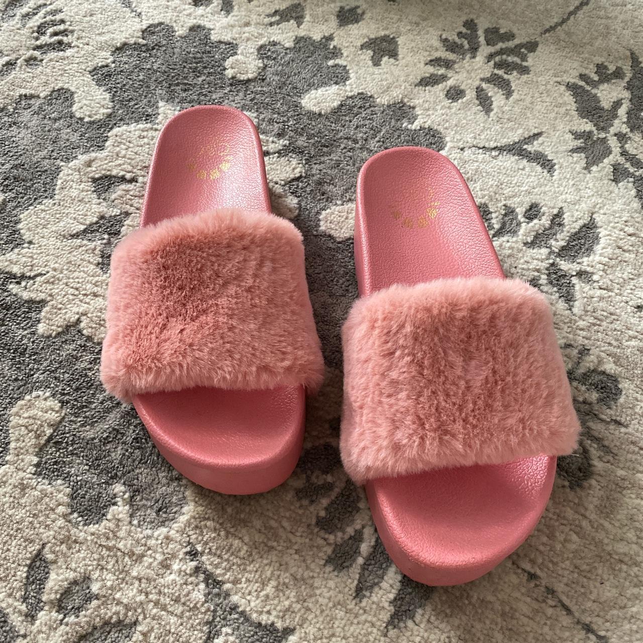 Brandy Melville Women's Pink Slides | Depop