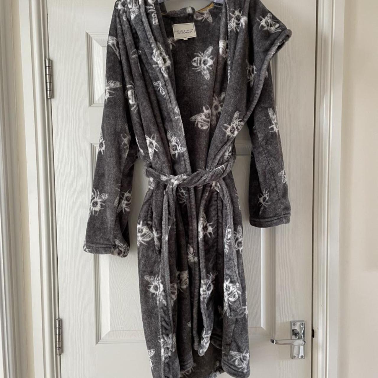 Women's Grey and White Robe | Depop