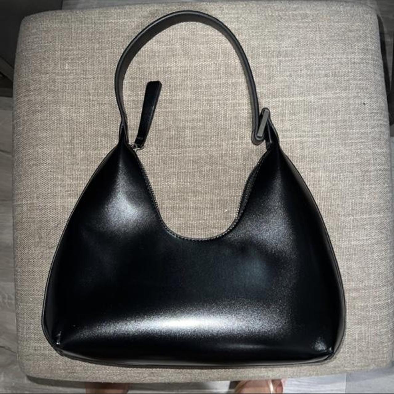 Amber shoulder bag size | Depop