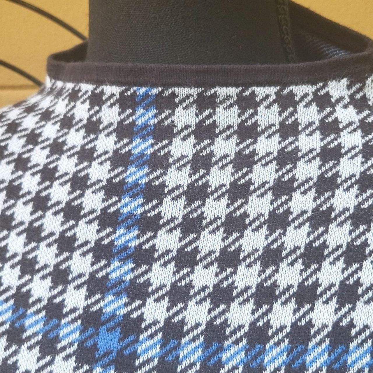 GUC no holes no stains no rips very minimal piling... - Depop