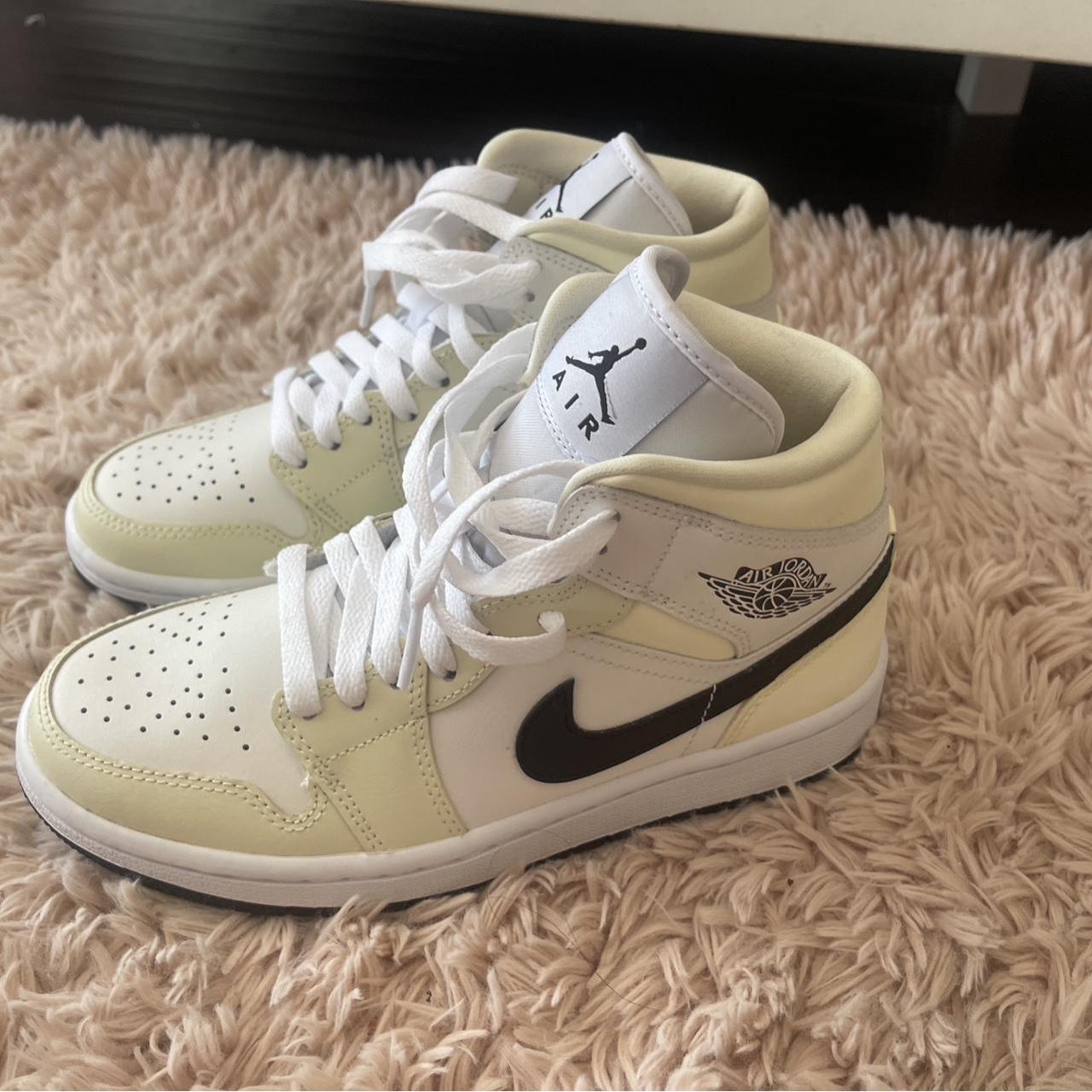Nike Women's White and Cream Trainers | Depop