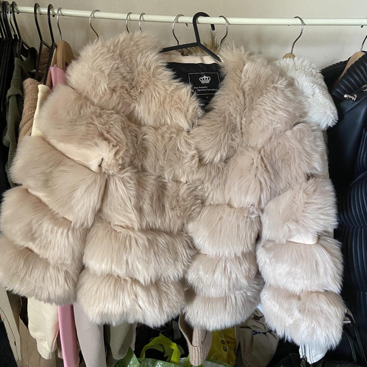 Faux fur can be fluffed out with cold air hairdryer - Depop