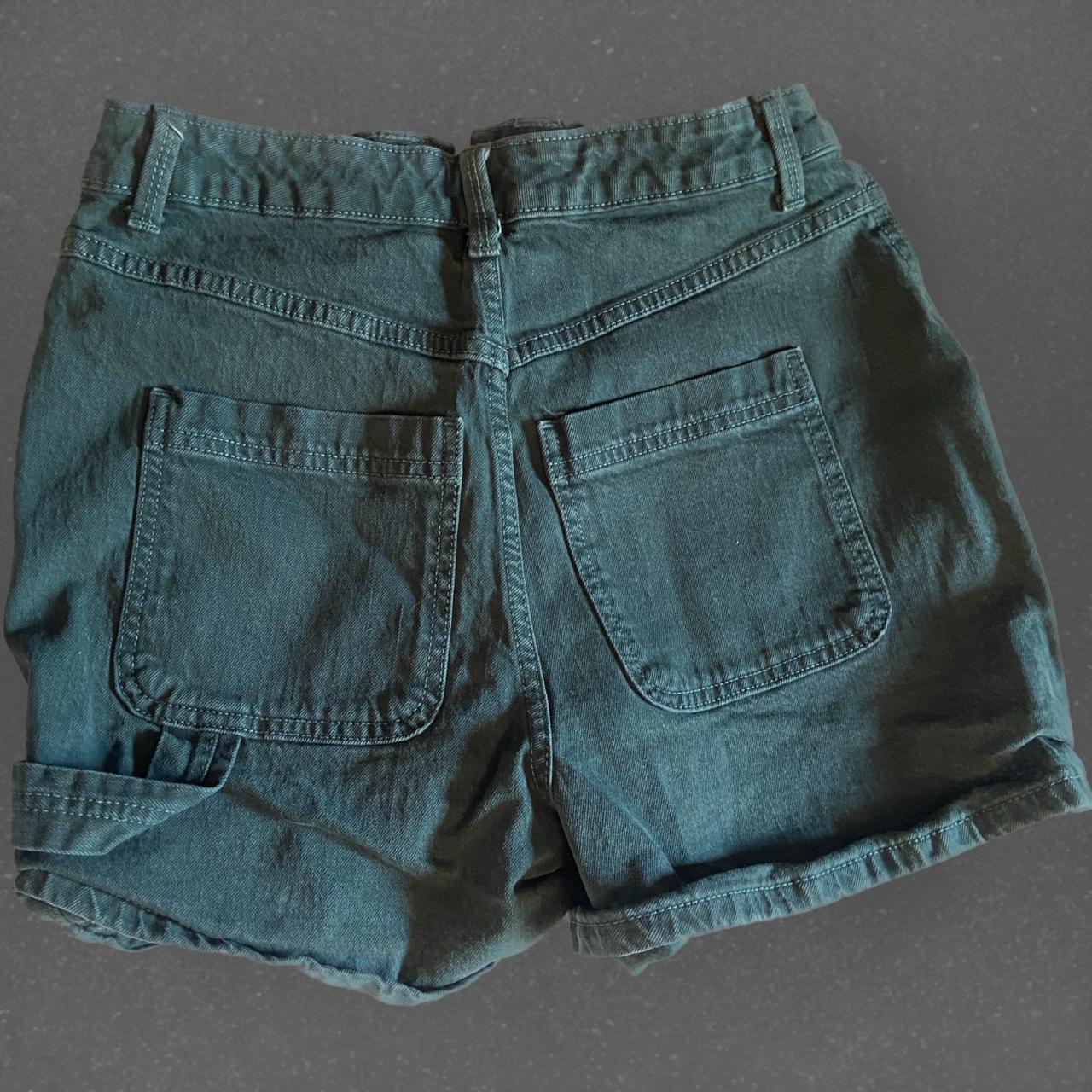 Universal Thread Women's Green and Khaki Shorts | Depop