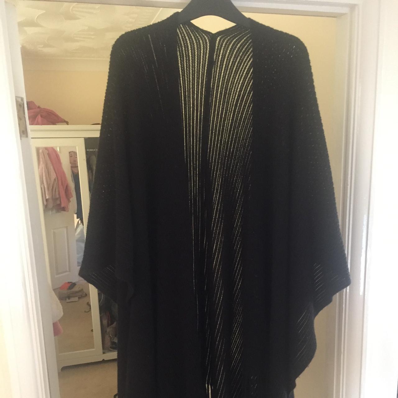 Tie rack London poncho - Depop