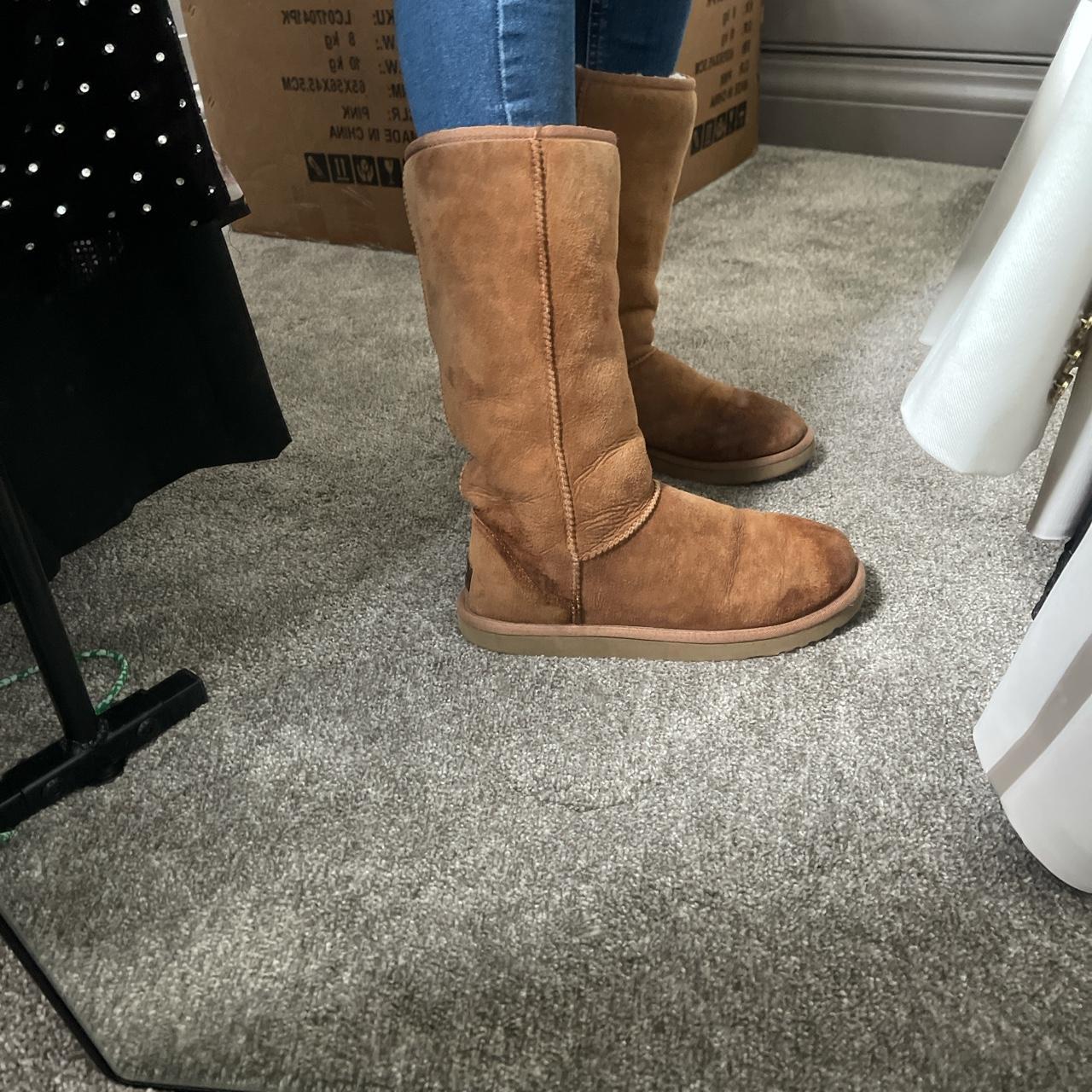 Tall Real ugg boots.. fairly worn. Size 6.5 - Depop