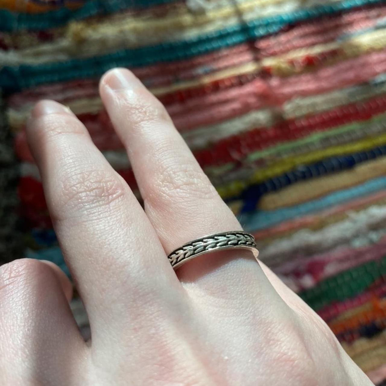 patterned silver ring in size 8! in good condition.... - Depop