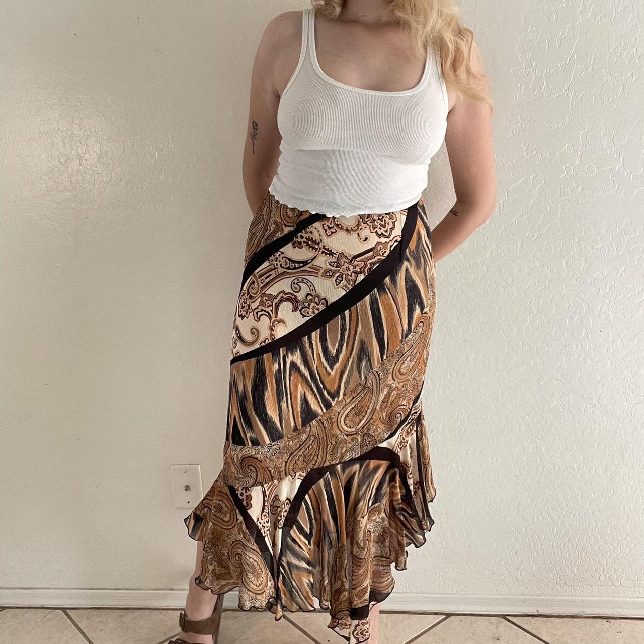 Super cute skirt with unique patterns. The button... - Depop